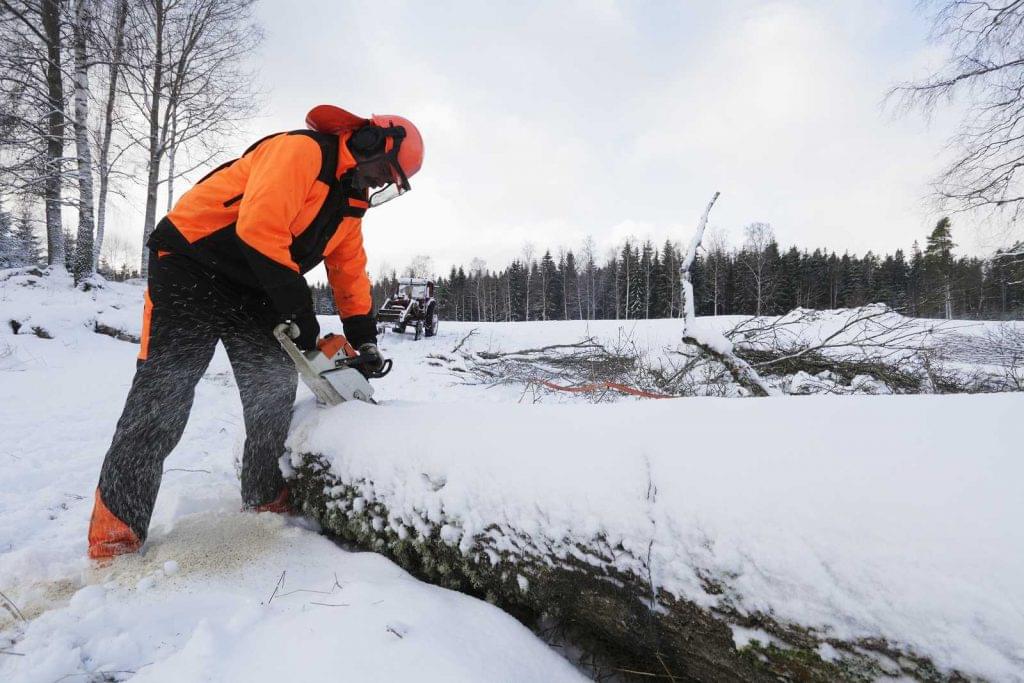 Essential Safety Tips for Working in Cold Conditions - AMMEX